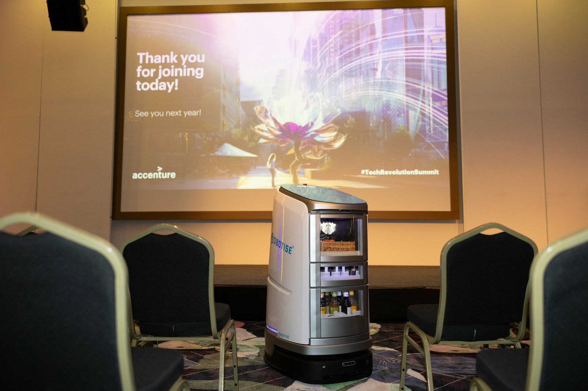 JEEVES at the ACCENTURE TechRevolutionSummit in Munich | Robotise AG